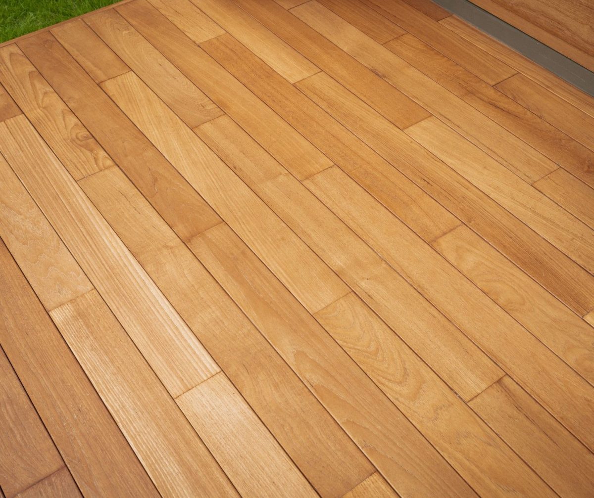 Comment protéger terrasse en teck ? - Compagnie Bois Exotiques